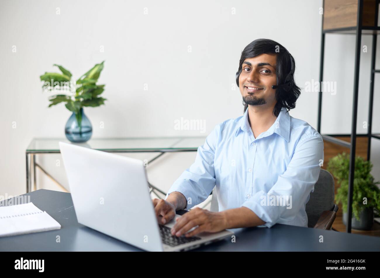 Indian receptionist hi-res stock photography and images - Alamy