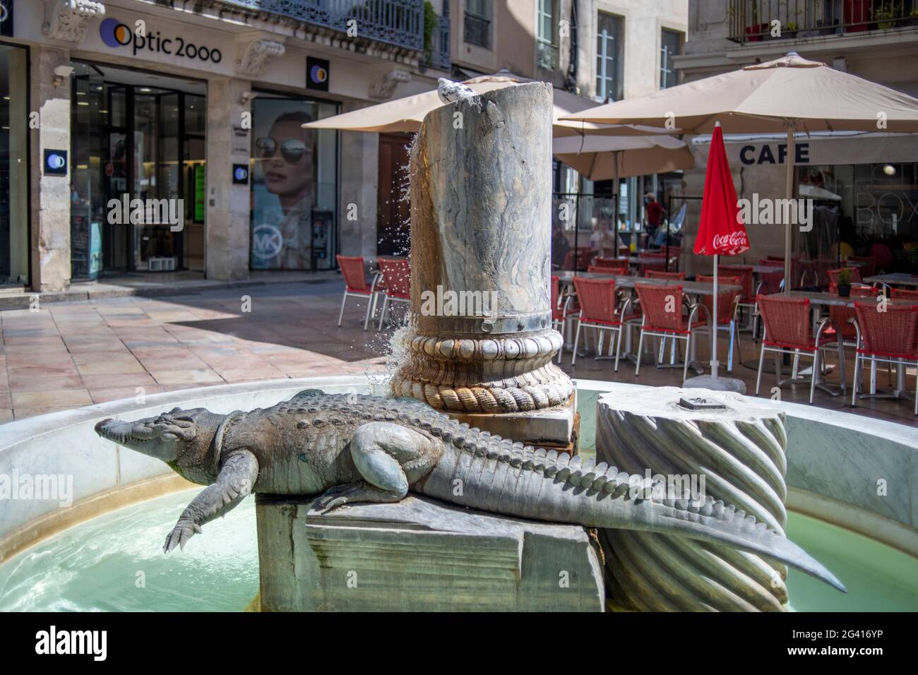 Nimes crocodile hi-res stock photography and images - Alamy