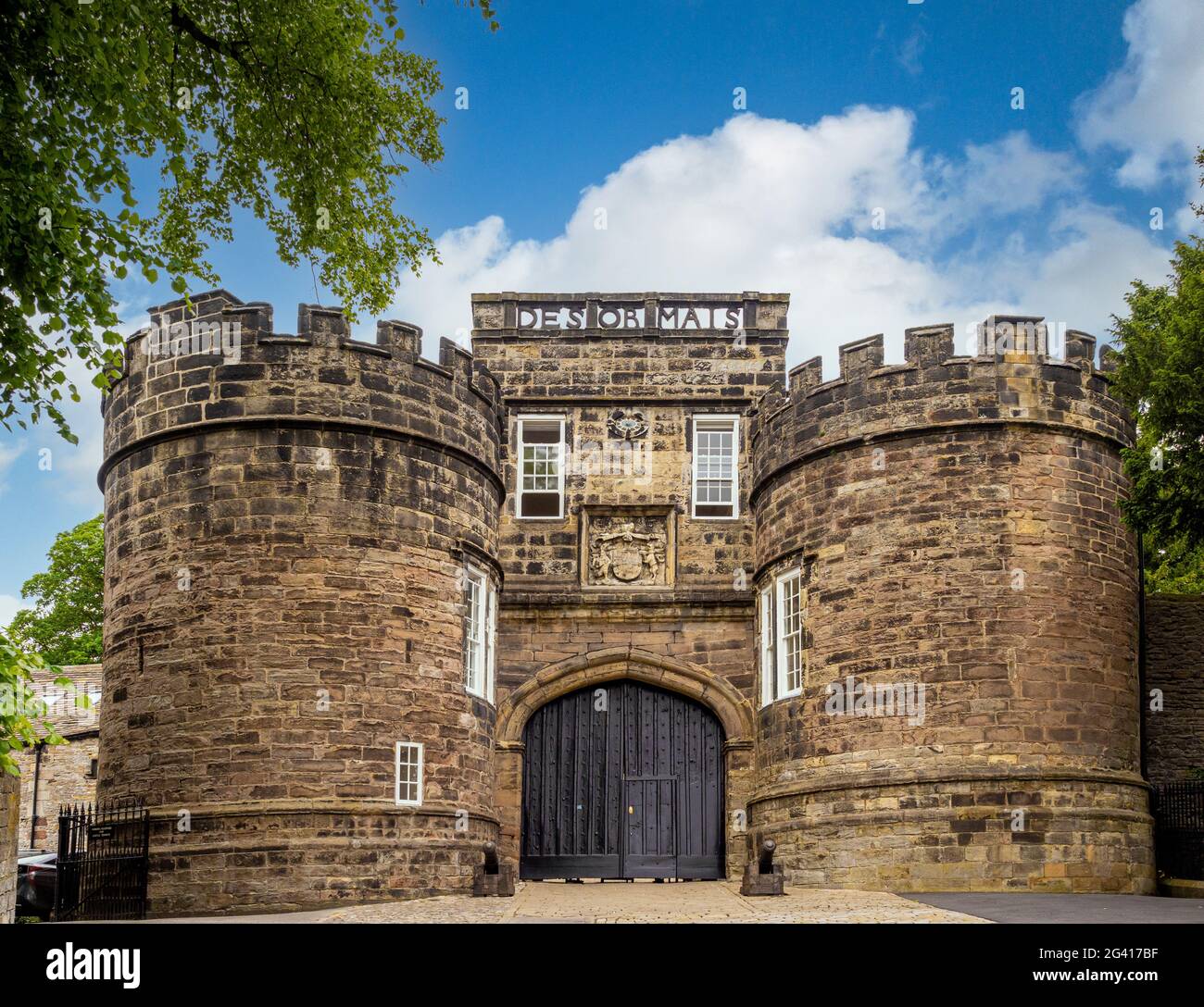 Skipton castle medieval hi-res stock photography and images - Alamy