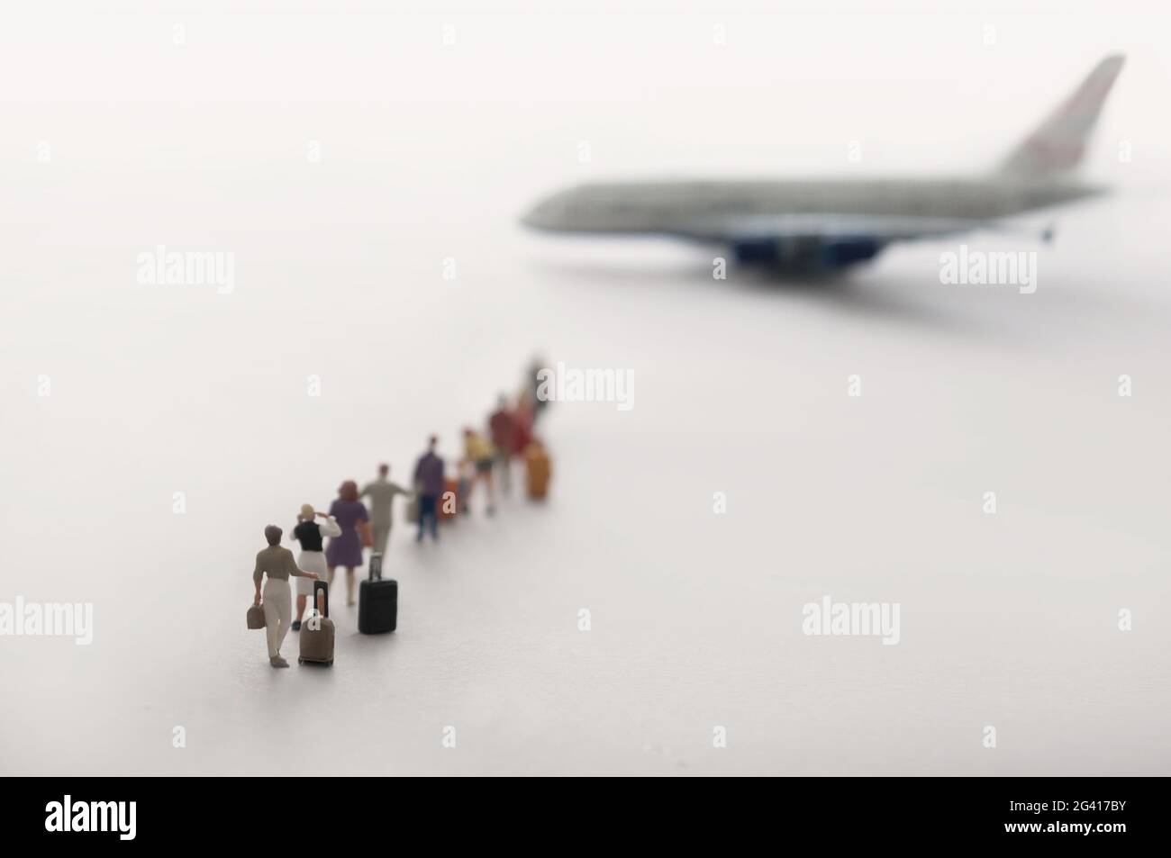 Queue to board airplane hi-res stock photography and images - Alamy