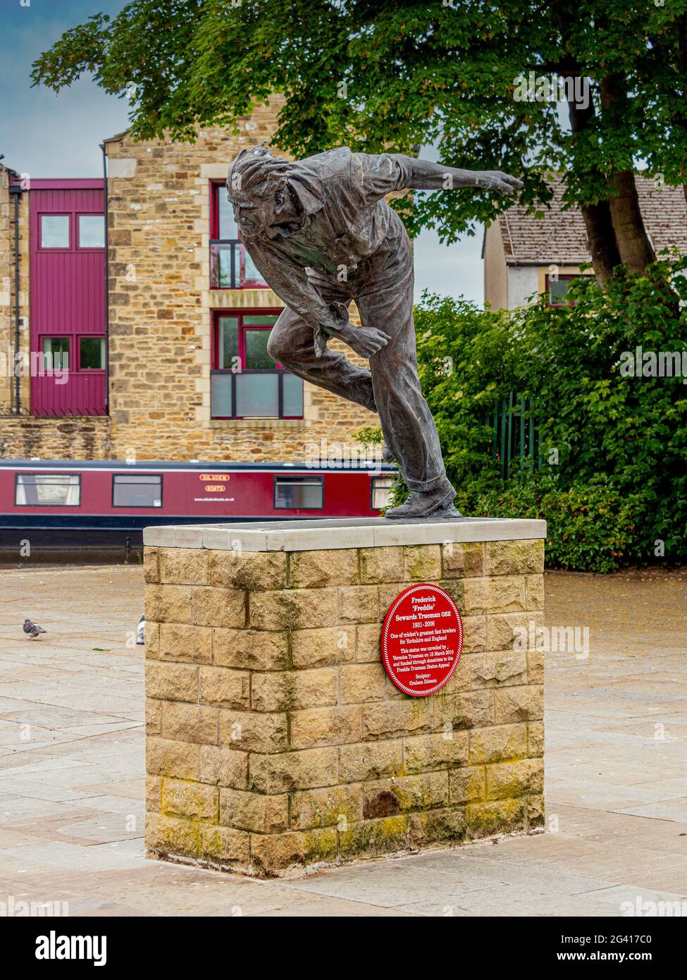 Statue of Frederick "Freddie" Sewards Trueman OBE 1931-2006 in Skipton ...