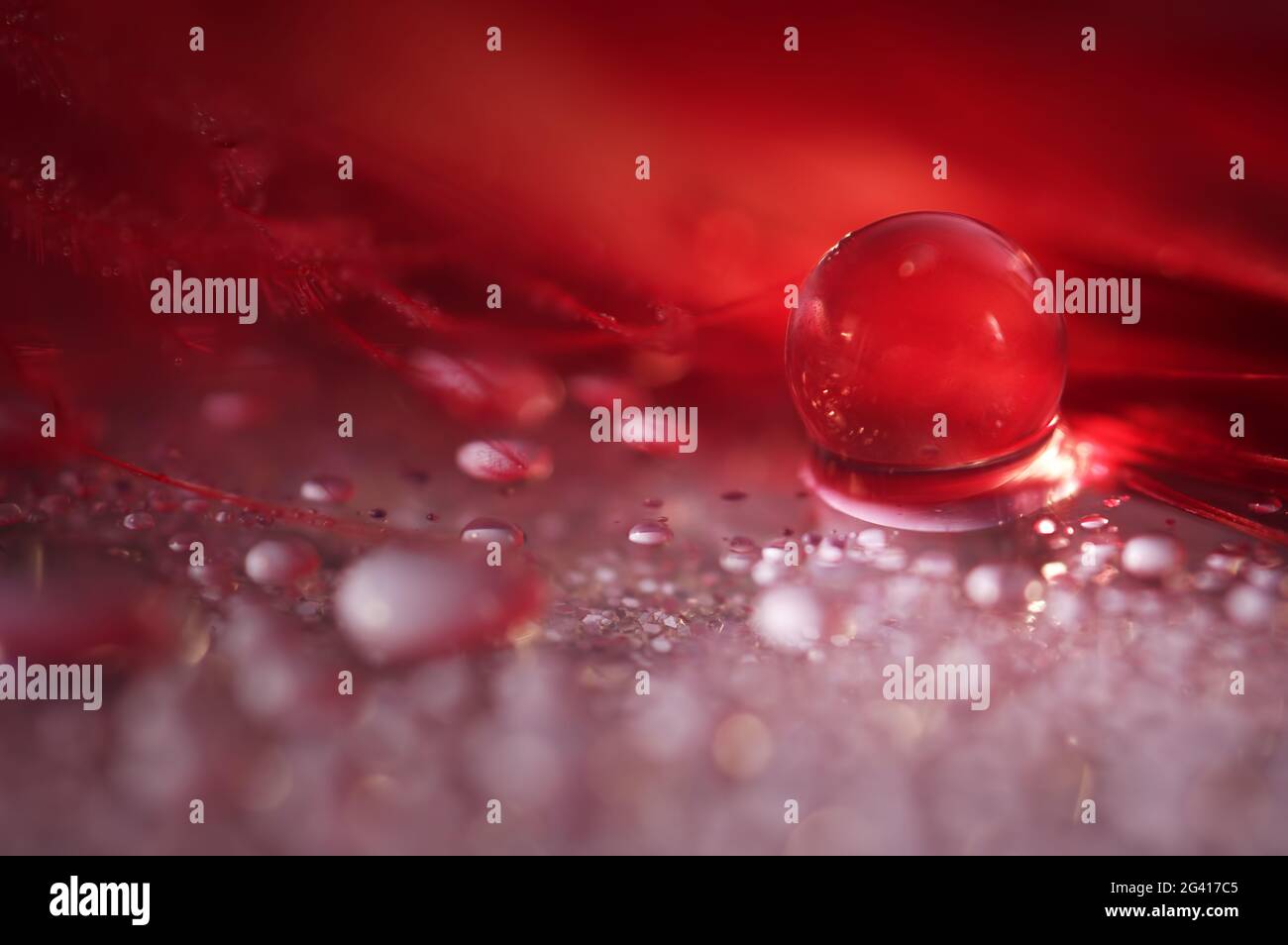 Wallpaper drops hi-res stock photography and images - Alamy