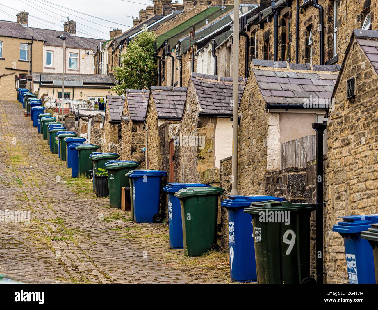 Bin in alley hi-res stock photography and images - Alamy