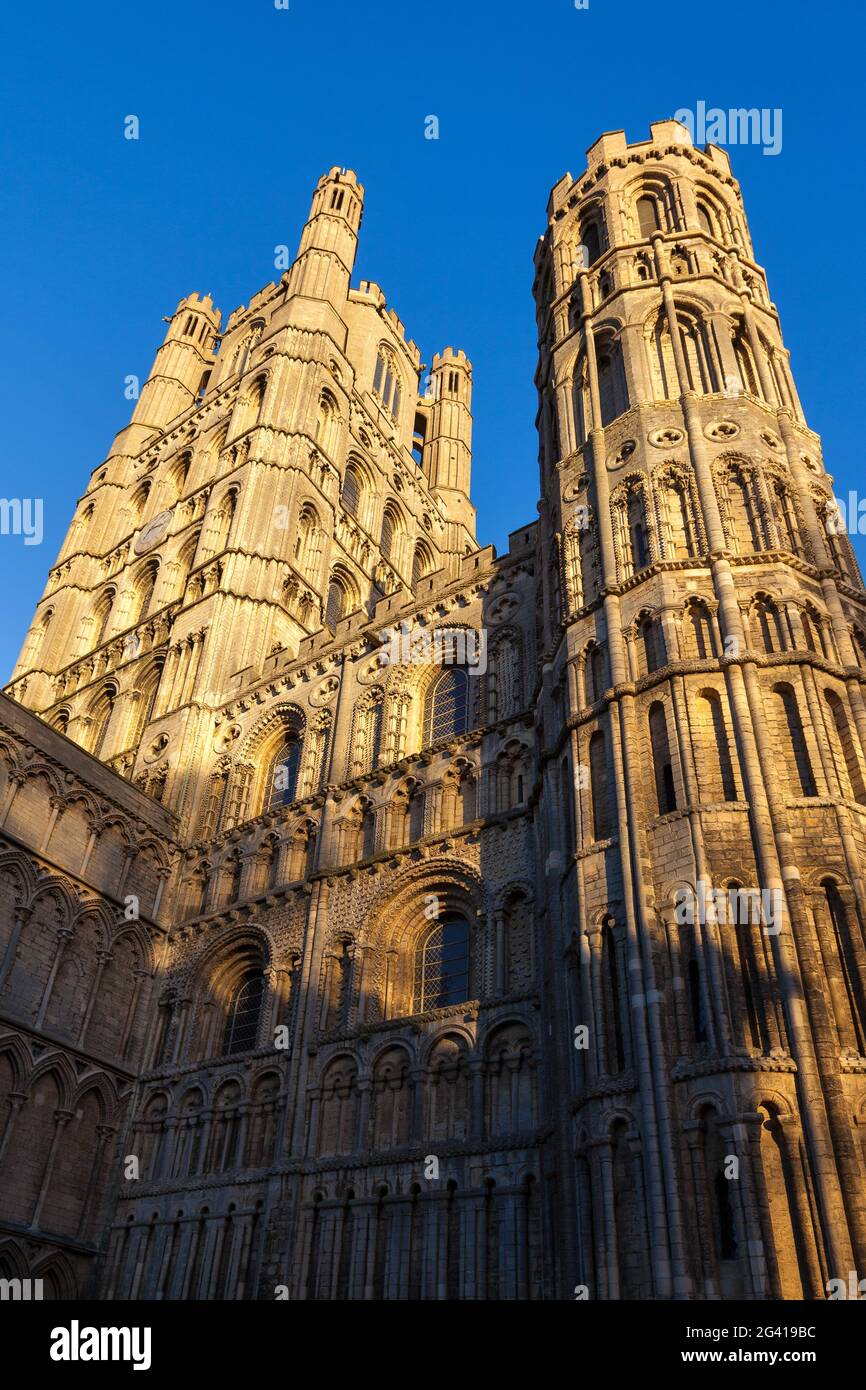 Ely cathedral window hi-res stock photography and images - Alamy