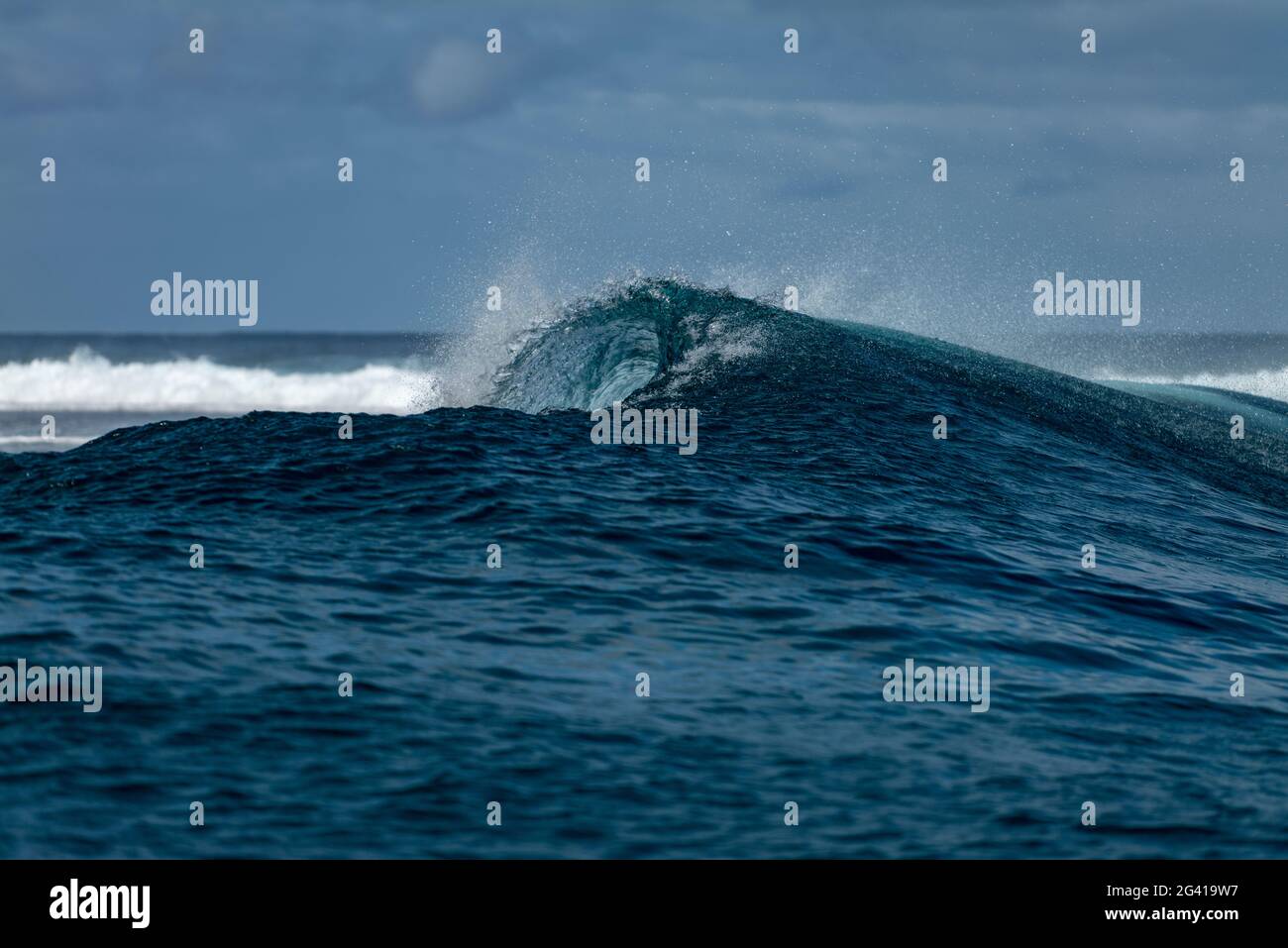 Breaking wave in the Teahupoo surfing area, Tahiti Iti, Tahiti ...