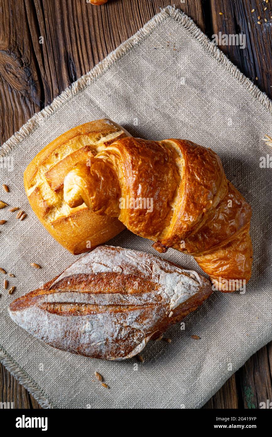 Fresh rolls in a cornucopia Stock Photo - Alamy