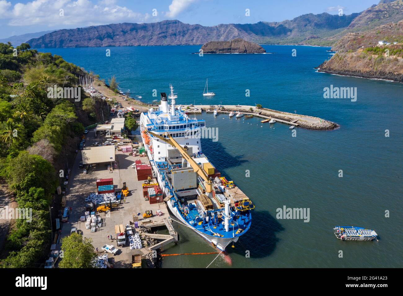 Aerial view of the Aranui 5 (Aranui Cruises) passenger freighter at the ...