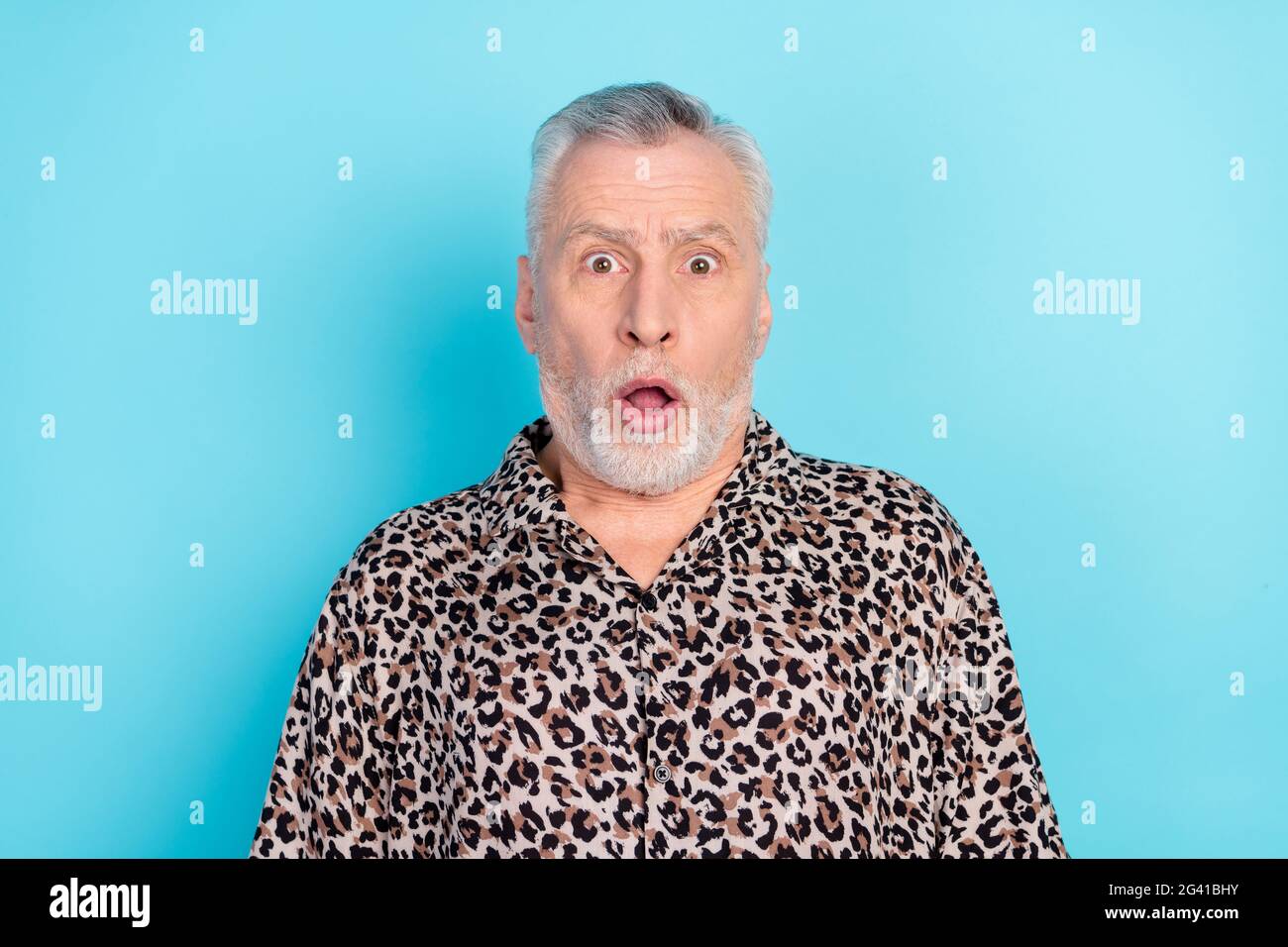 Photo of shocked astonished afraid old man amazed face reaction fake ...