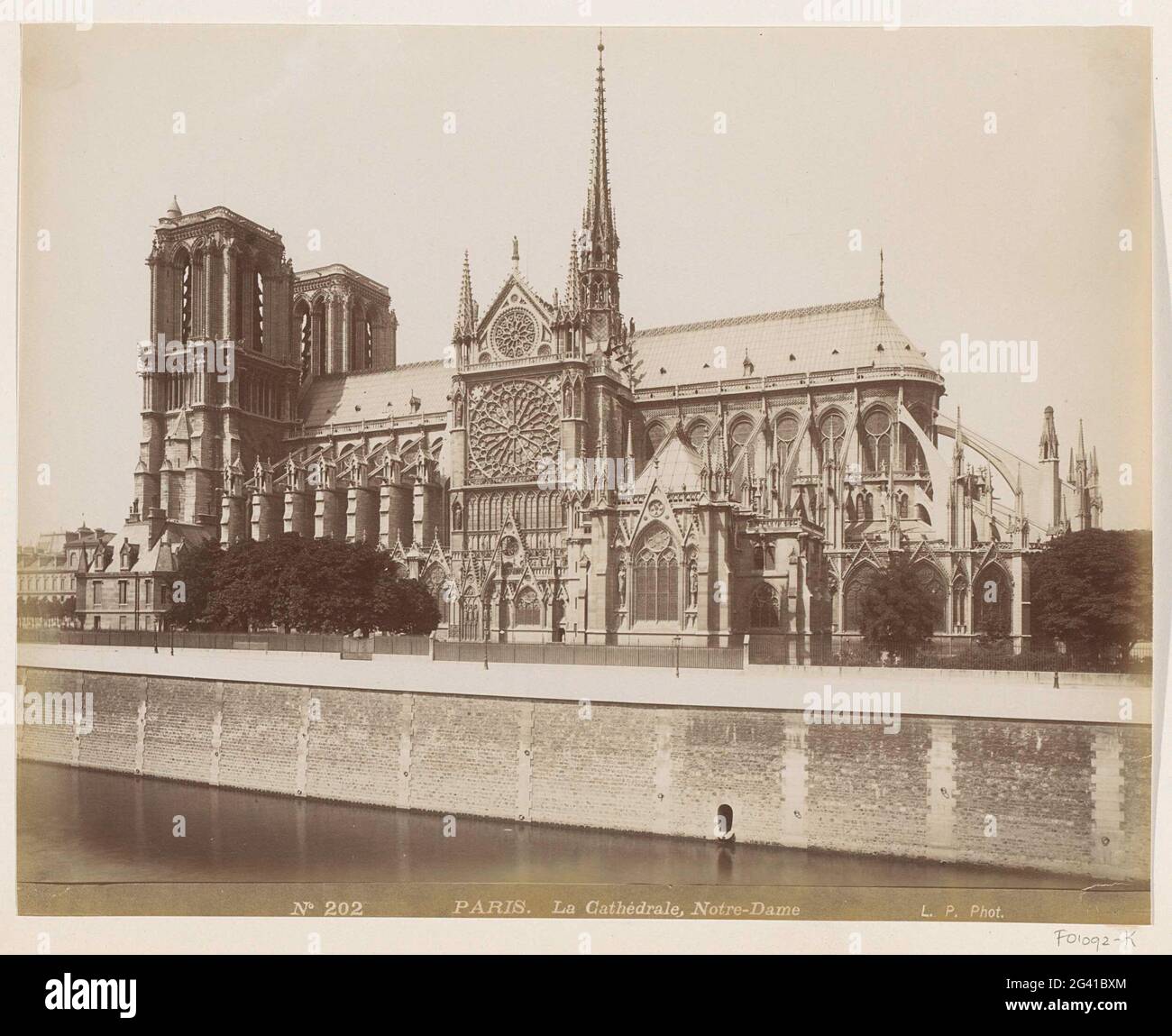 West and south facade of Cathédrale Notre-Dame in Paris; Paris. La ...