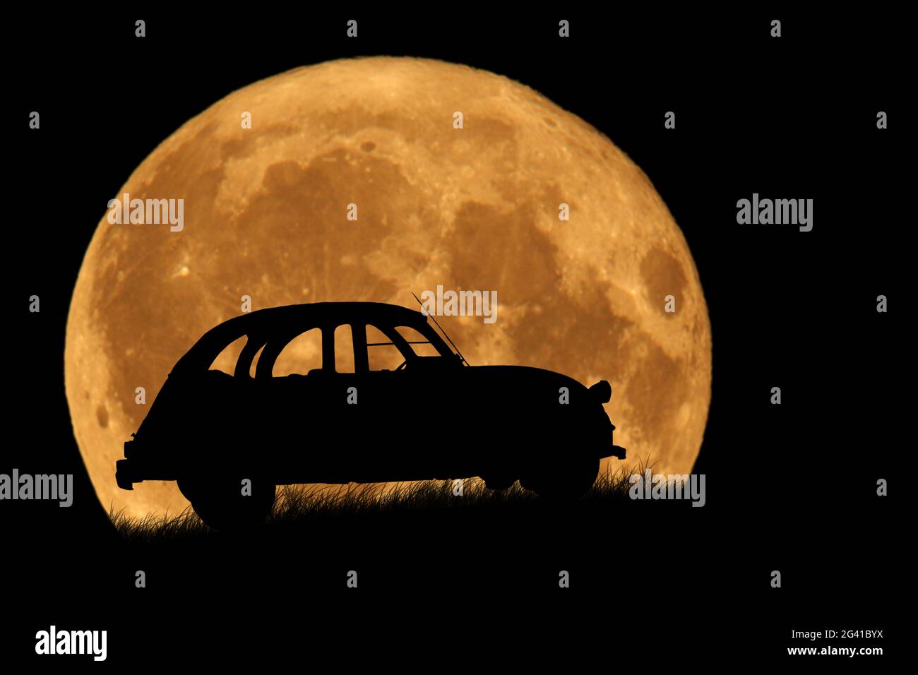 Citroen 2cv oldtimer hi-res stock photography and images - Alamy