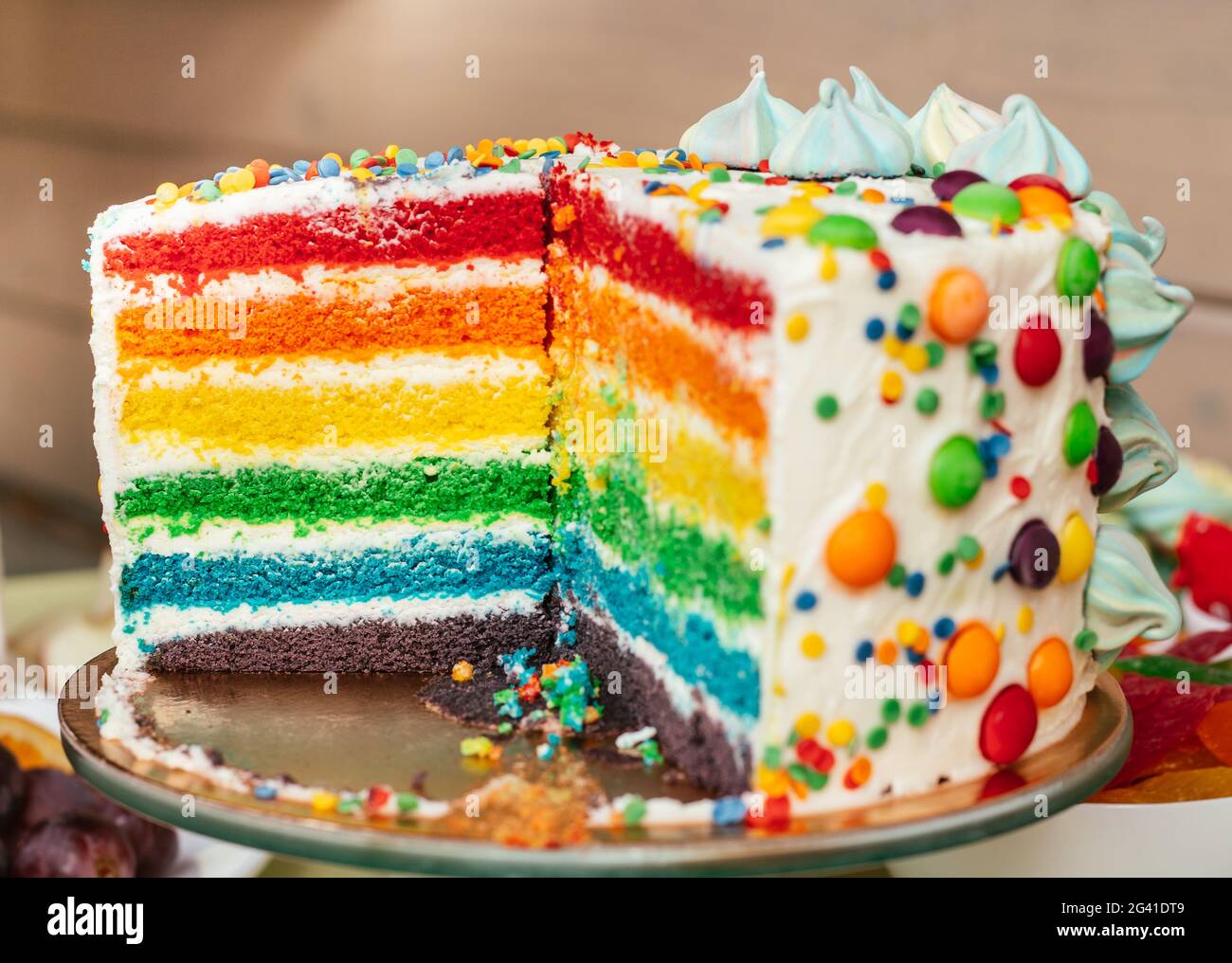 Rainbow cake hi-res stock photography and images - Alamy