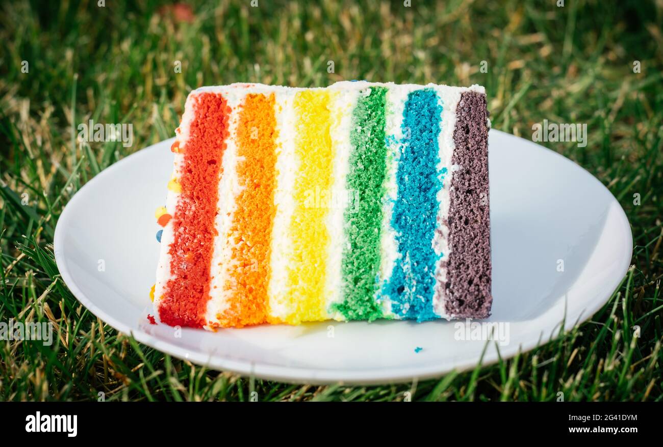 Blue and white striped cake white icing hi-res stock photography and ...