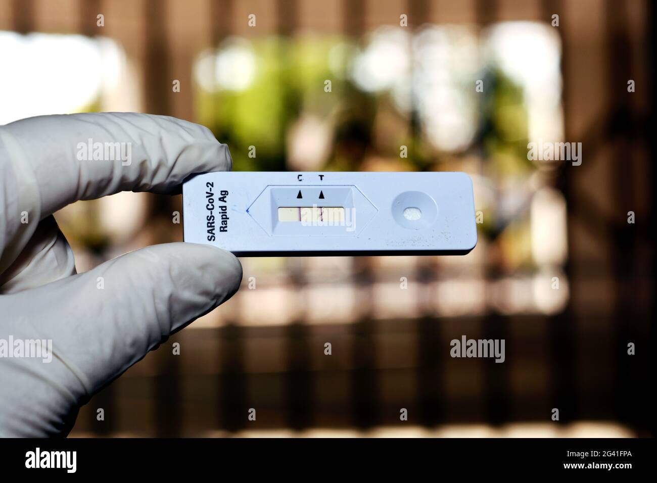 Sars cov 2 lab hi-res stock photography and images - Alamy