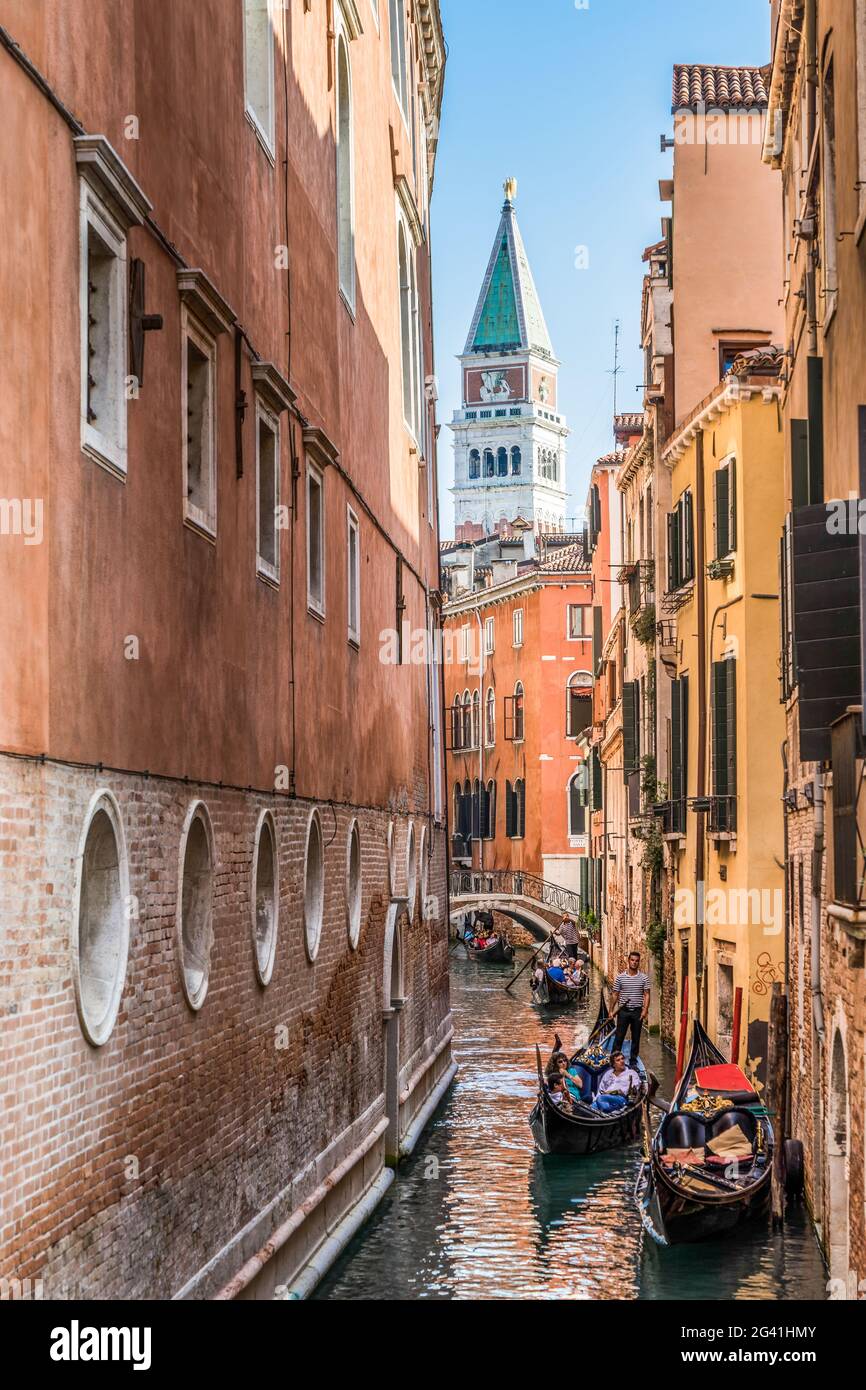 Venice boats hi-res stock photography and images - Alamy
