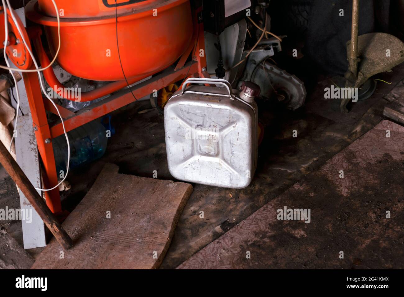Silver gas hi-res stock photography and images - Alamy