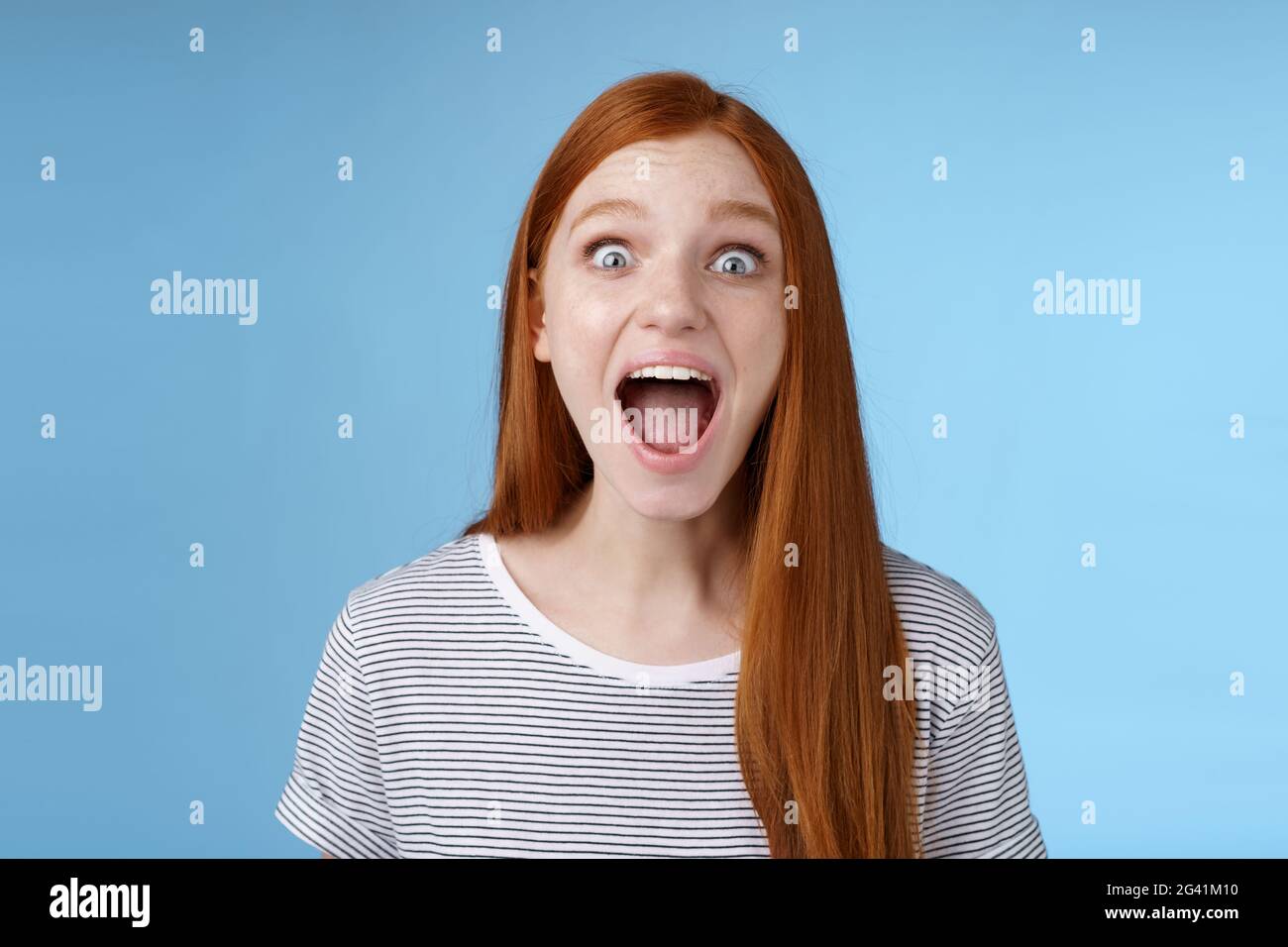 Amused thrilled enthusiastic surprised good-looking redhead girl wide ...
