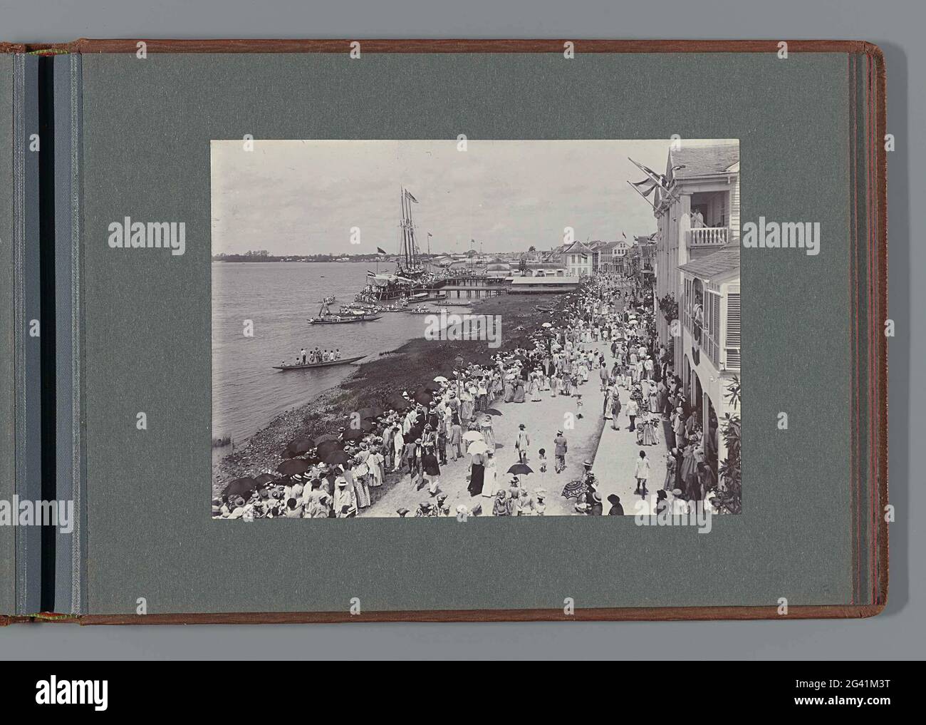 Entry of a three-master in the port of Paramaribo (?), Viewed by a ...