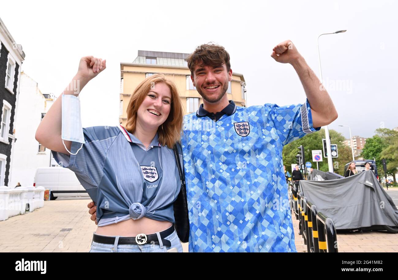 England soccer fan female hi-res stock photography and images - Alamy