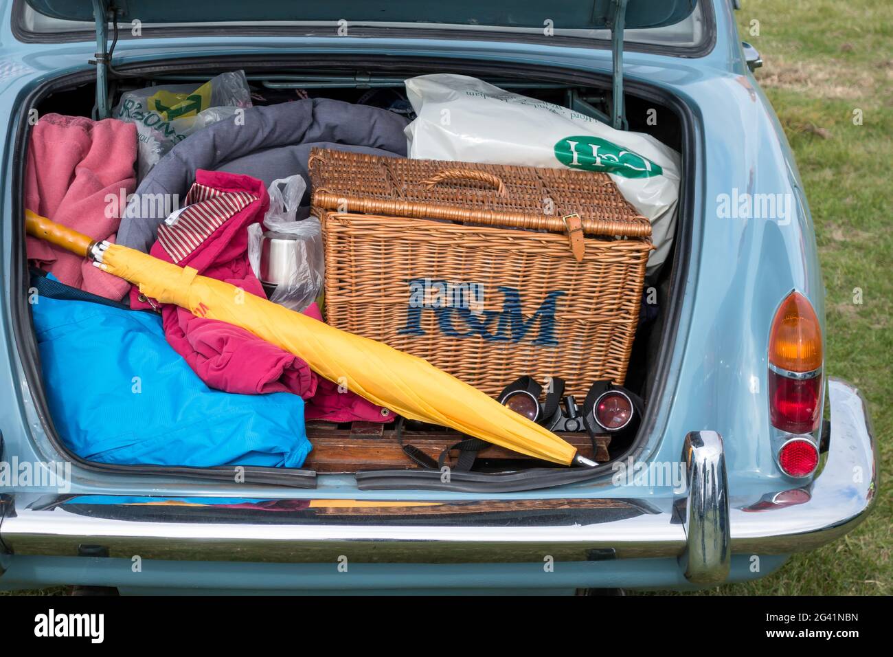 Ready for the picnic Stock Photo - Alamy