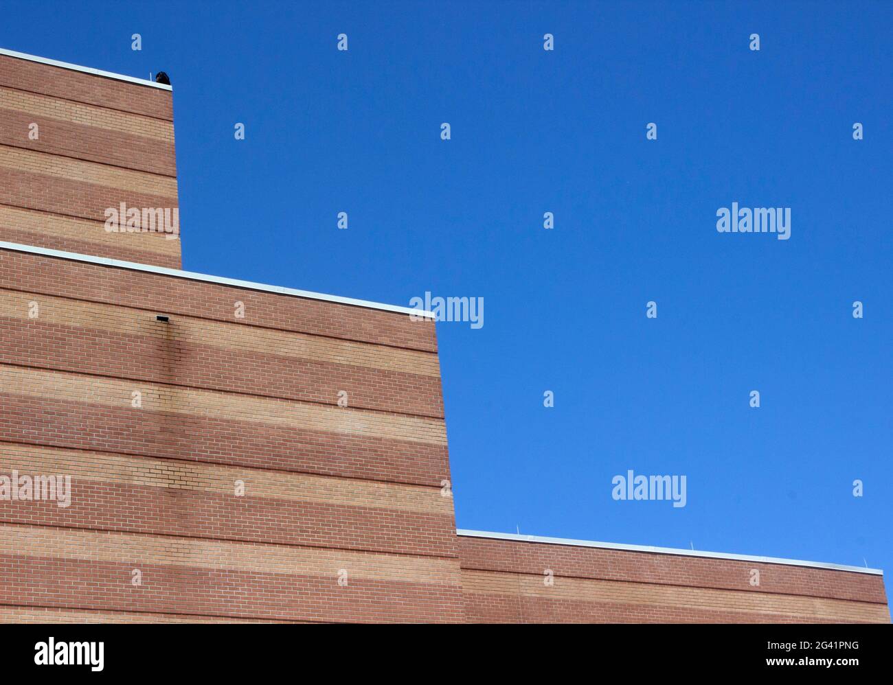 Side of building with clear blue skies Stock Photo - Alamy