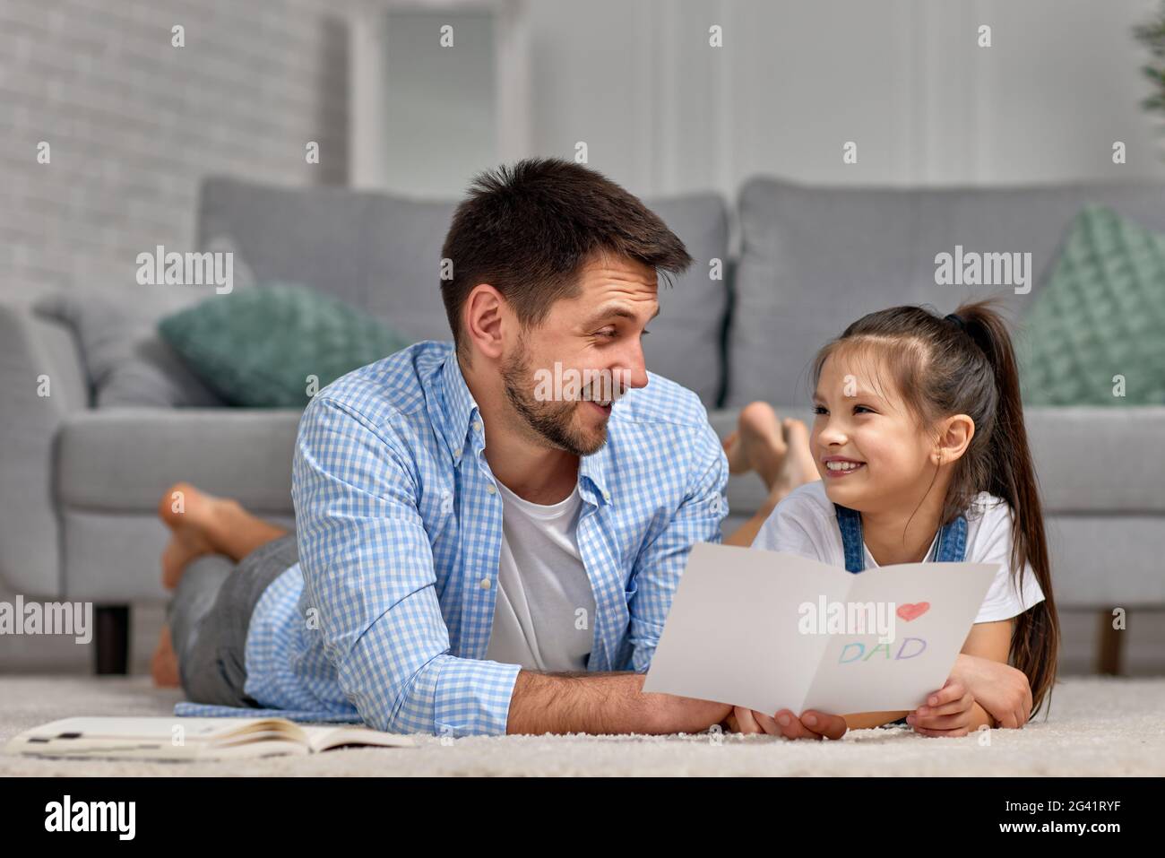 Father's day. daughter giving dad a greeting card Stock Photo - Alamy