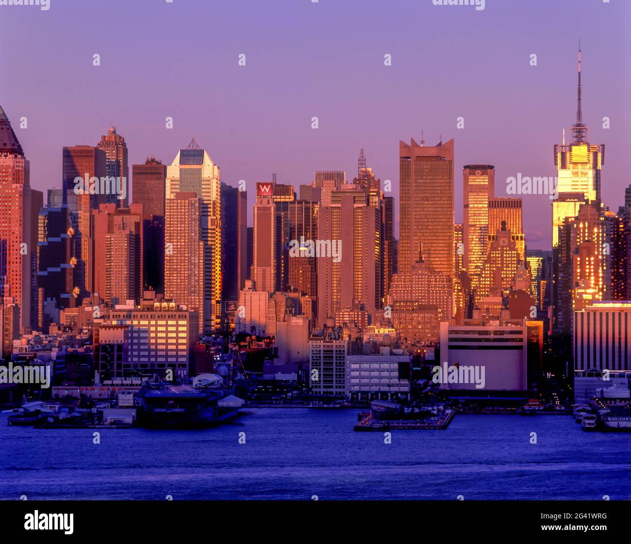 2006 HISTORICAL MIDTOWN SKYLINE MANHATTAN NEW YORK CITY USA Stock Photo ...