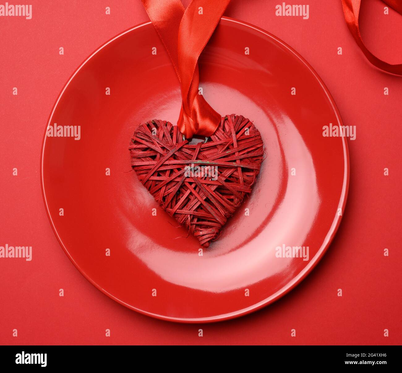 Heart plate hi-res stock photography and images - Alamy