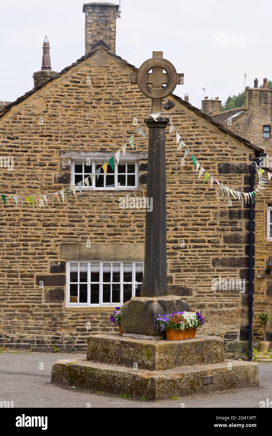 Old glossop hi-res stock photography and images - Alamy