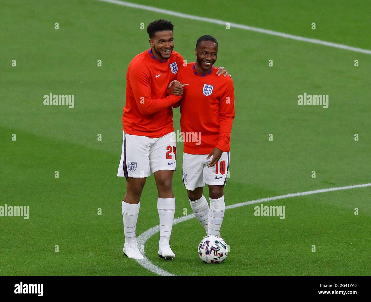 Raheem sterling warm up hi-res stock photography and images - Alamy