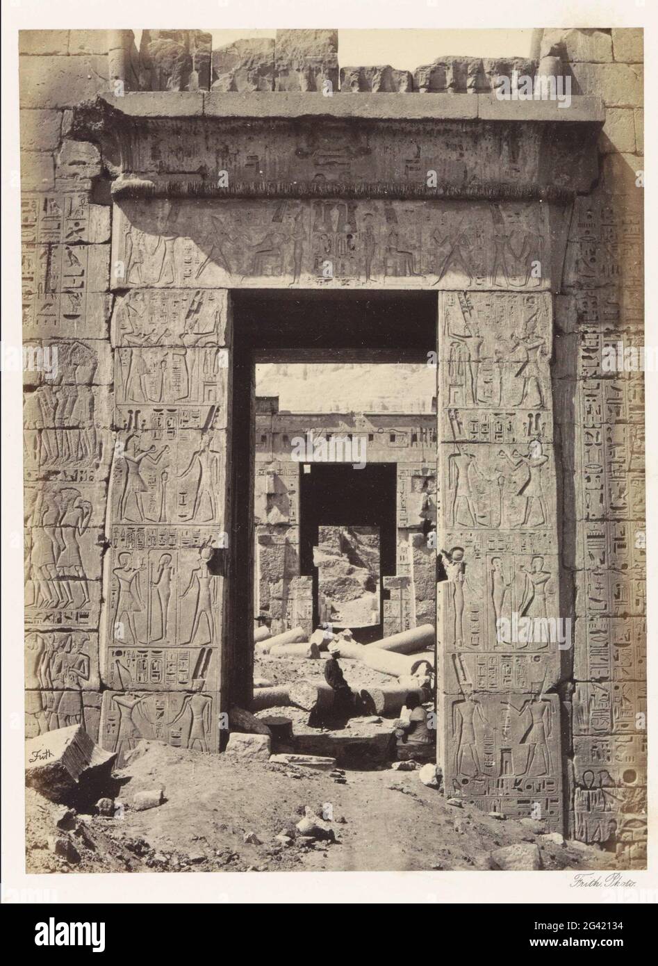 Pylon gateway at Medinet-Haboo Stock Photo - Alamy