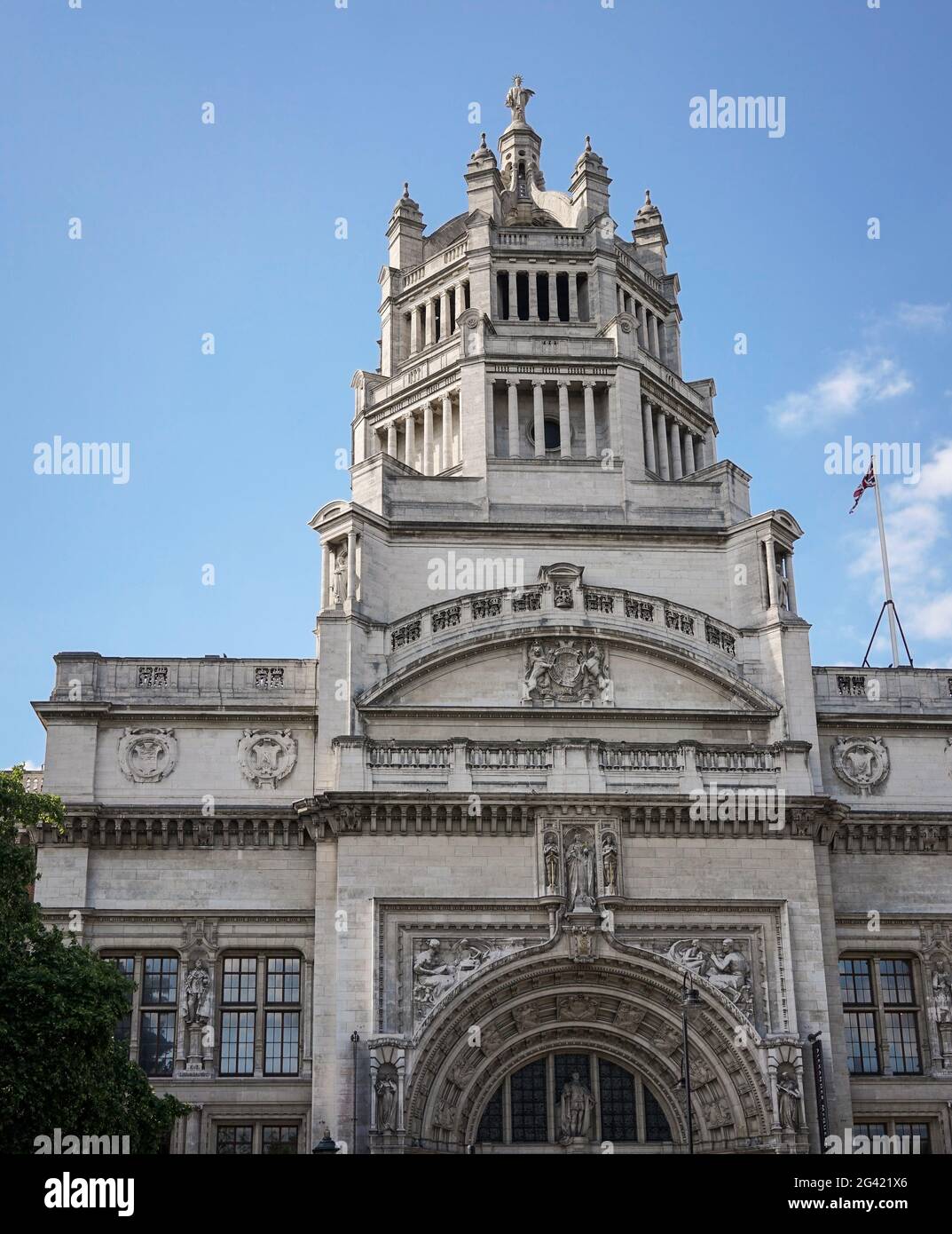 Exterior view of the Victoria and Albert Museum in London Stock Photo ...