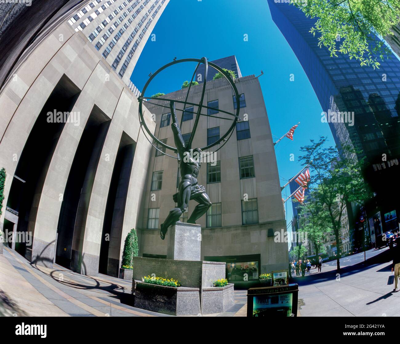 2006 HISTORICAL ATLAS STATUE (©LEE LAWRIE 1937) ROCKEFELLER CENTER ...