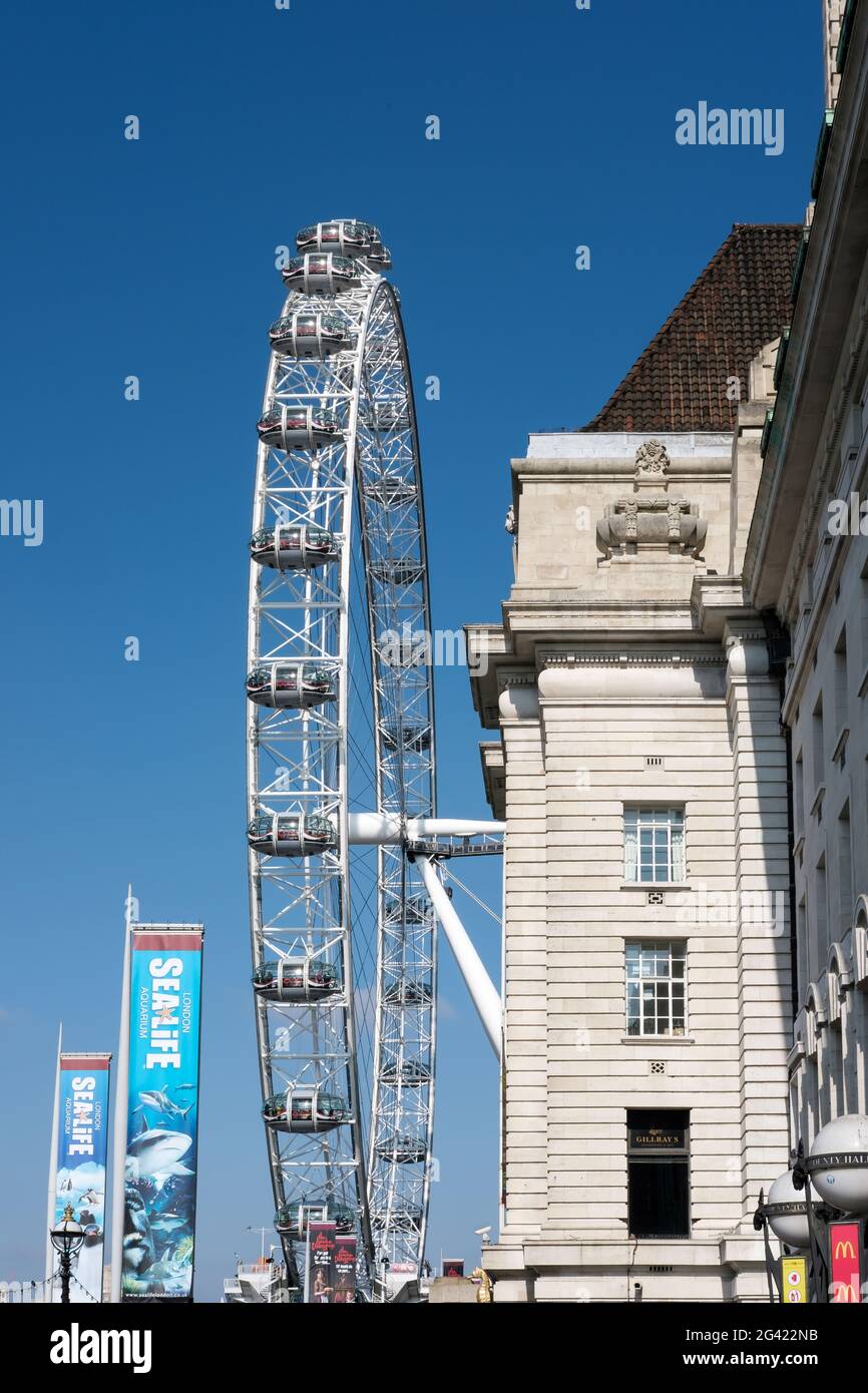 London famous attraction eye giant hi-res stock photography and images ...