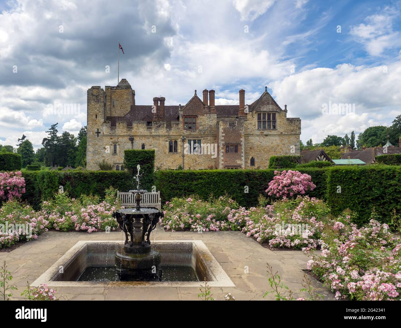 Hever castle garden hi-res stock photography and images - Alamy