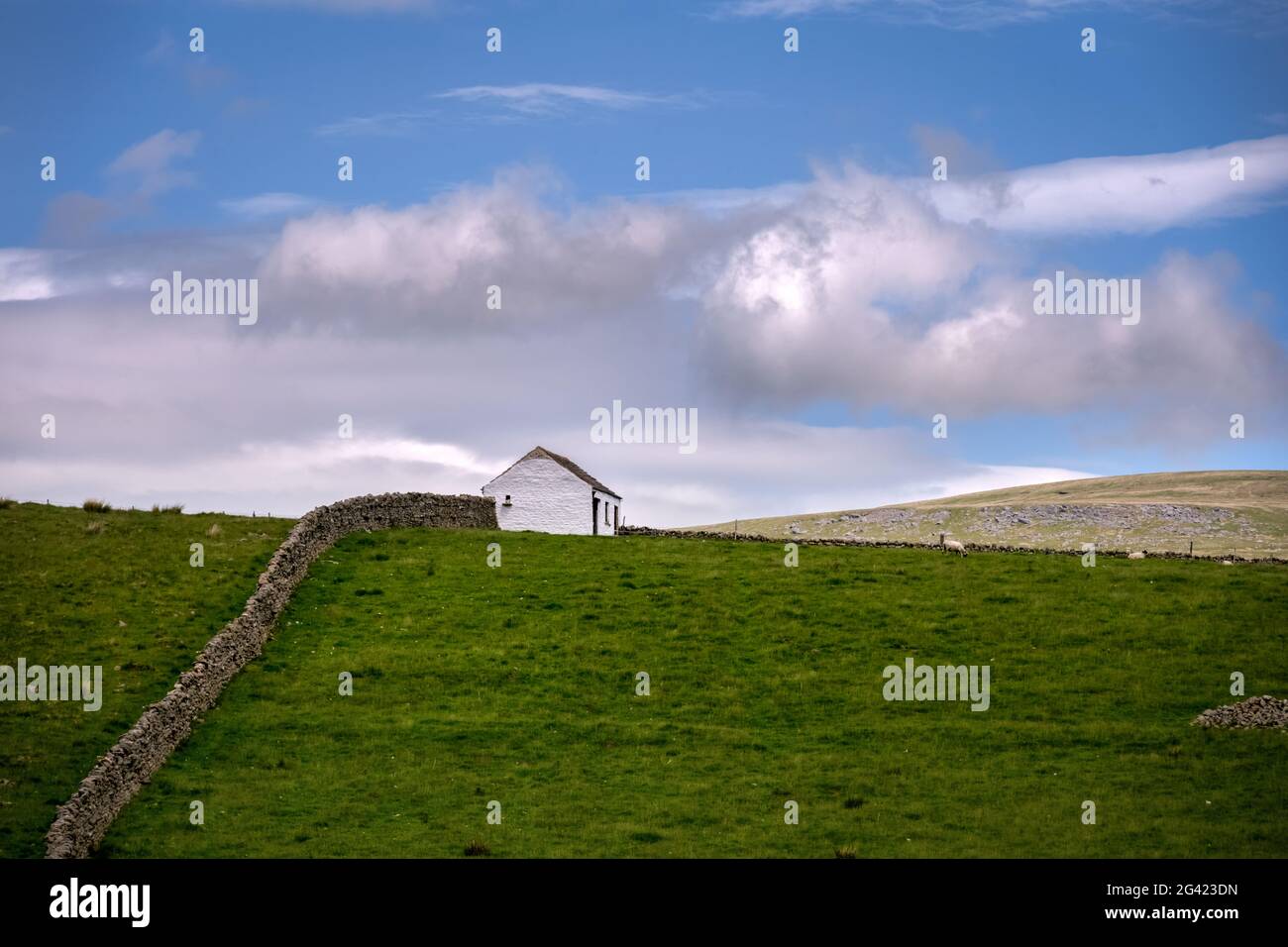 Whitewashed stone wall hi-res stock photography and images - Alamy