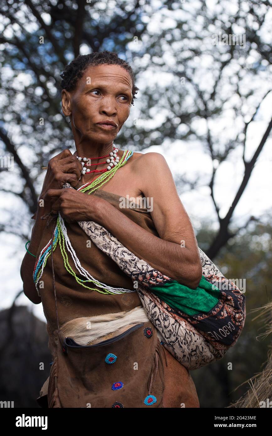 Saan tribe hi-res stock photography and images - Alamy
