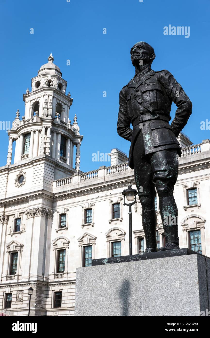 Statue jan christian smuts in hi-res stock photography and images - Alamy