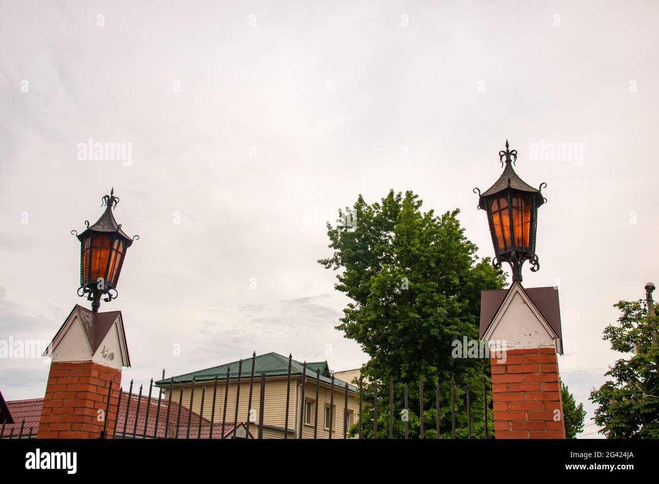 Traditional stone gate post hi-res stock photography and images - Alamy