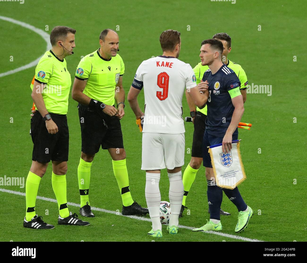 Coin toss england hi-res stock photography and images - Alamy