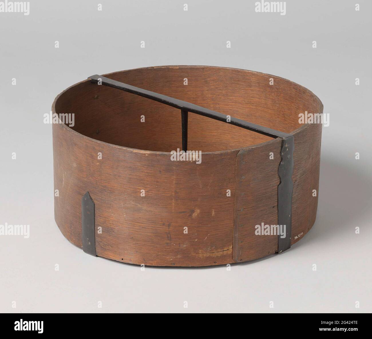 1 Schepel from Amsterdam. Wooden and iron content sizes for dry goods ...