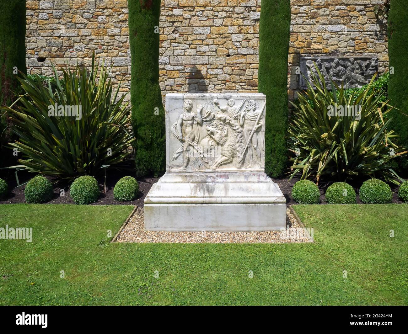 Garden statuary uk hi-res stock photography and images - Alamy