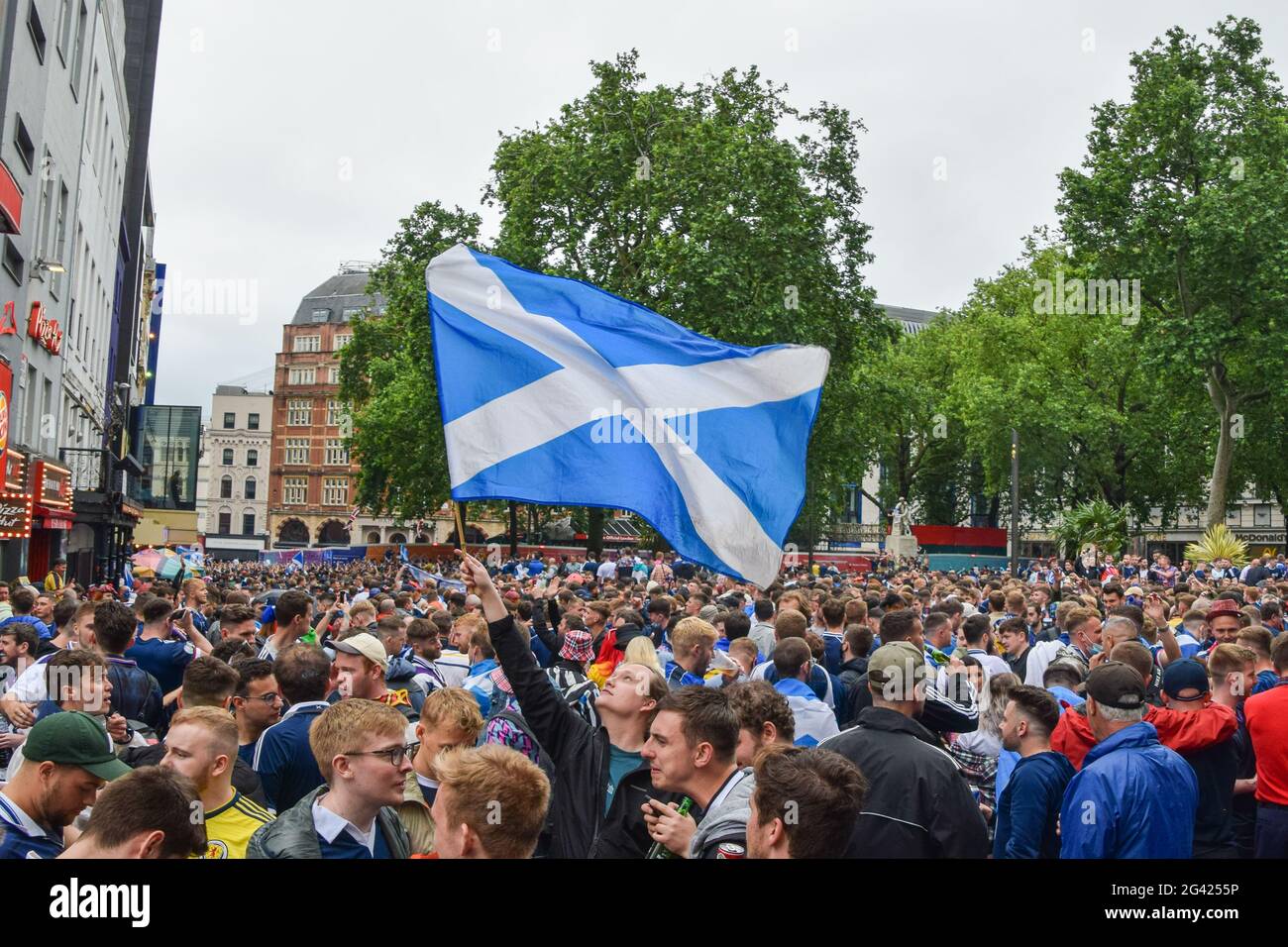 Scottish celebration singing hi-res stock photography and images - Alamy