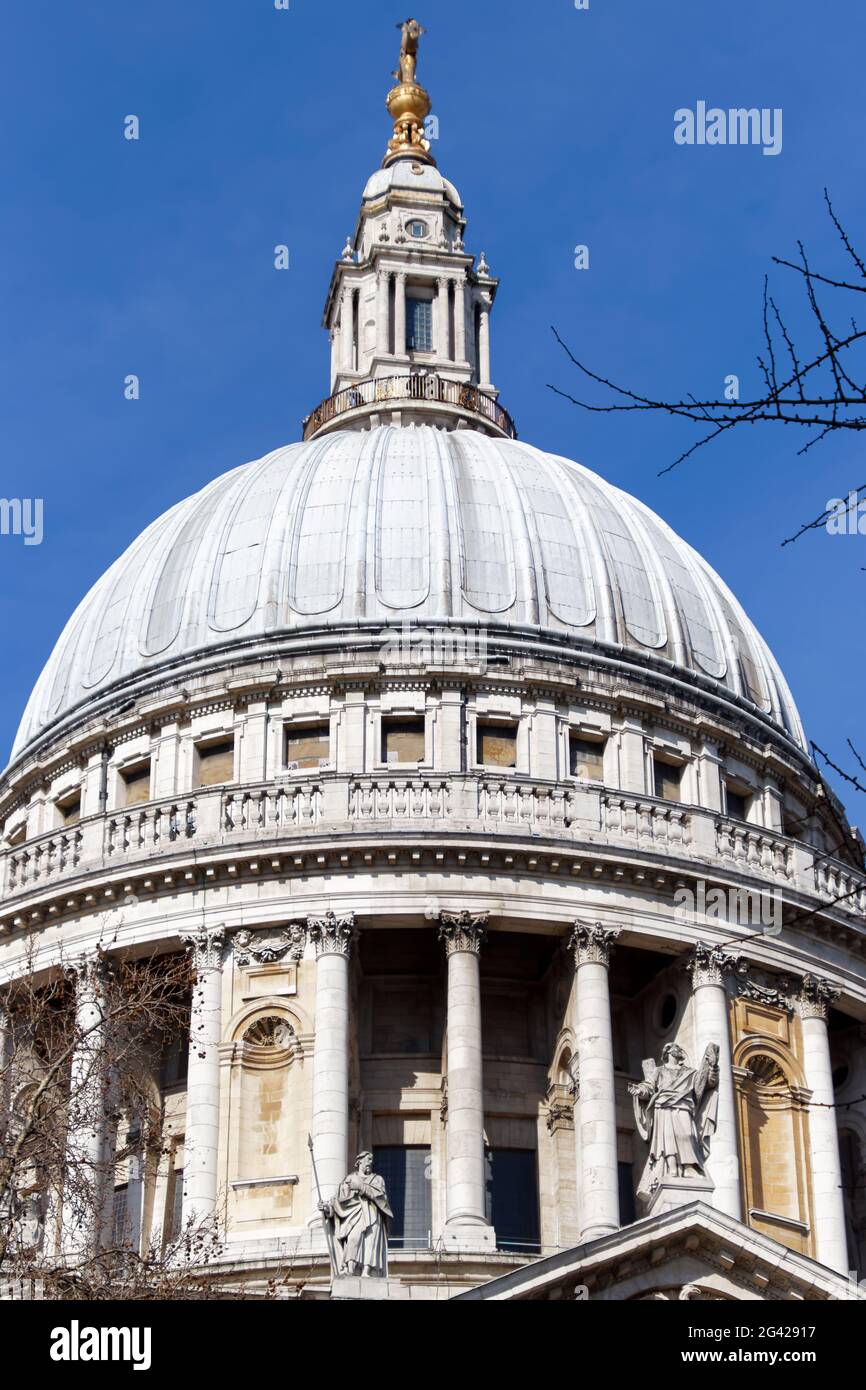 Close up view st pauls cathedral hi-res stock photography and images ...