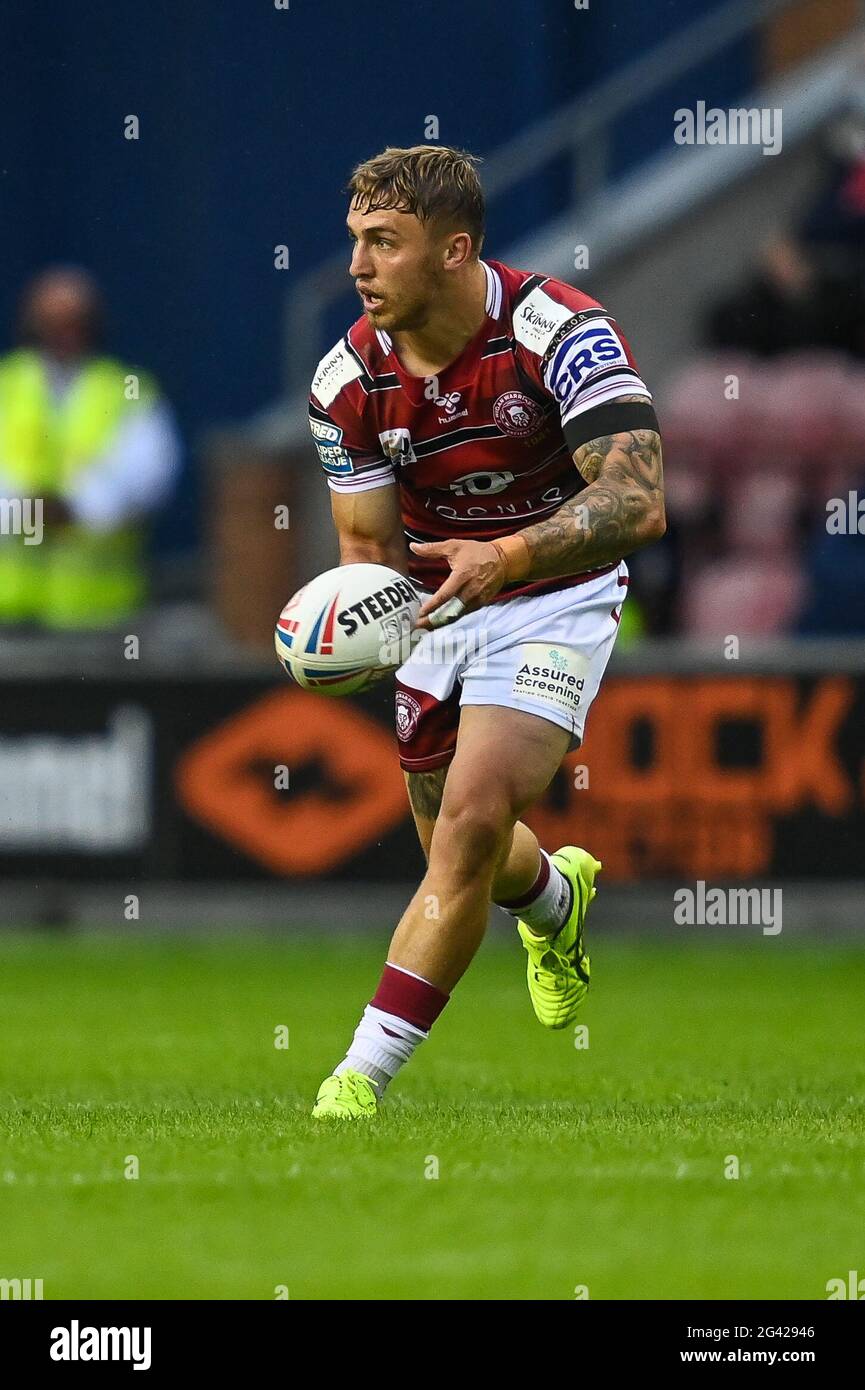 Sam Powell (9) of Wigan Warriors in action Stock Photo - Alamy