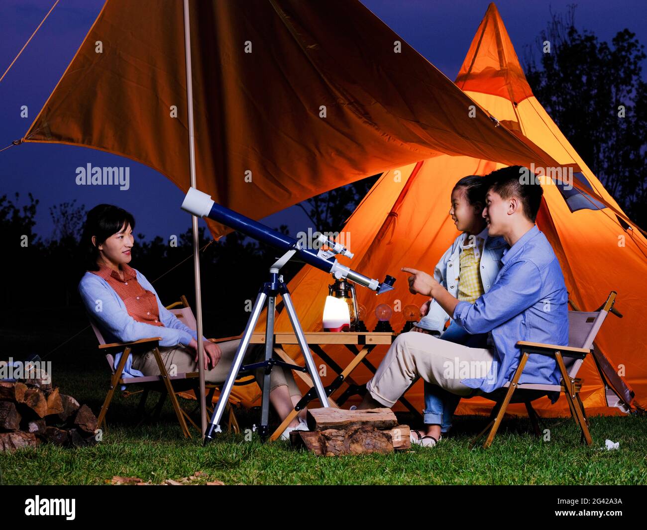 Telescope view night child hi-res stock photography and images - Alamy