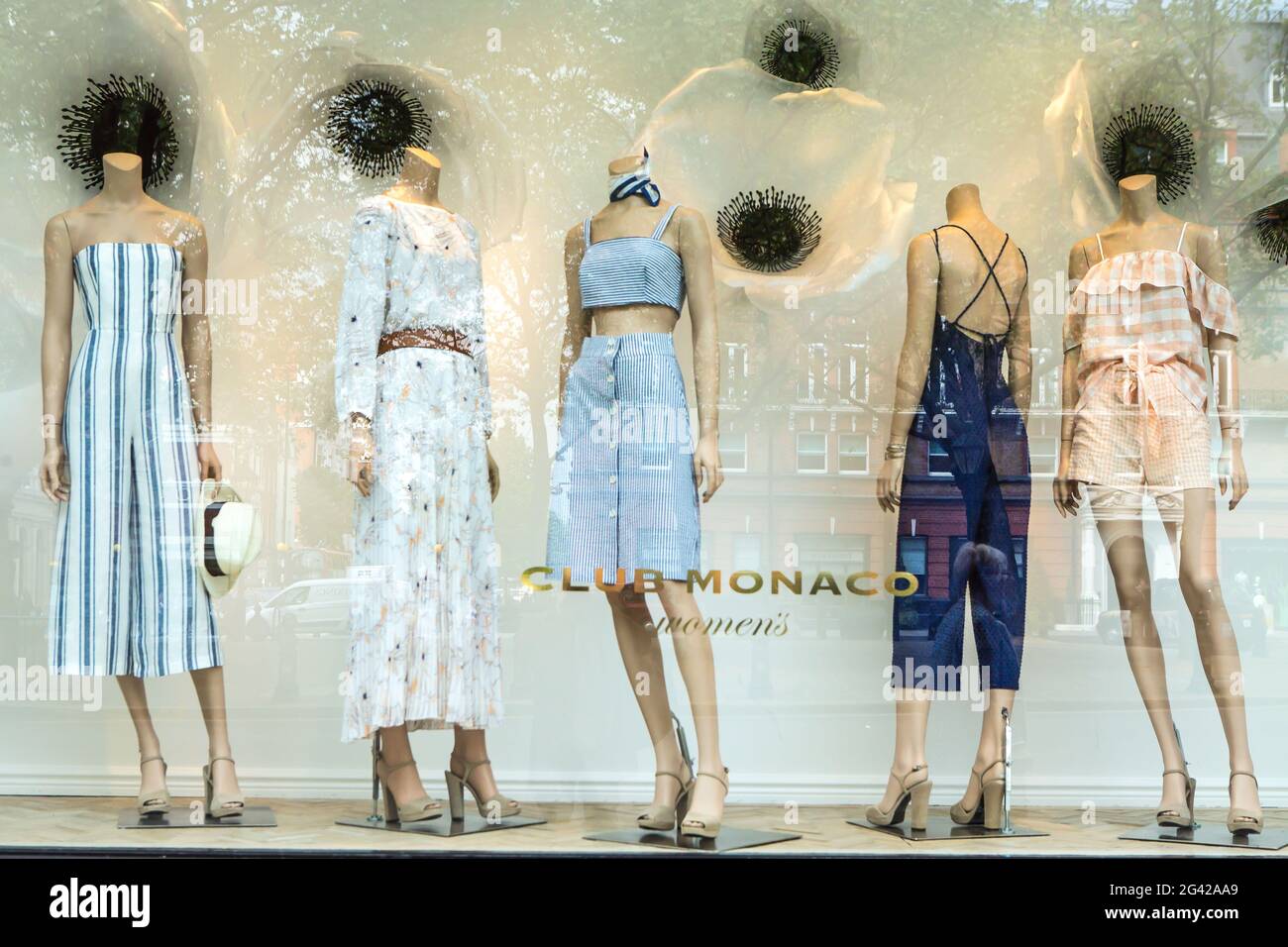 UNITED KINGDOM. ENGLAND. LONDON. CHELSEA. KING'S ROAD. CLUB MONACO SHOP ...