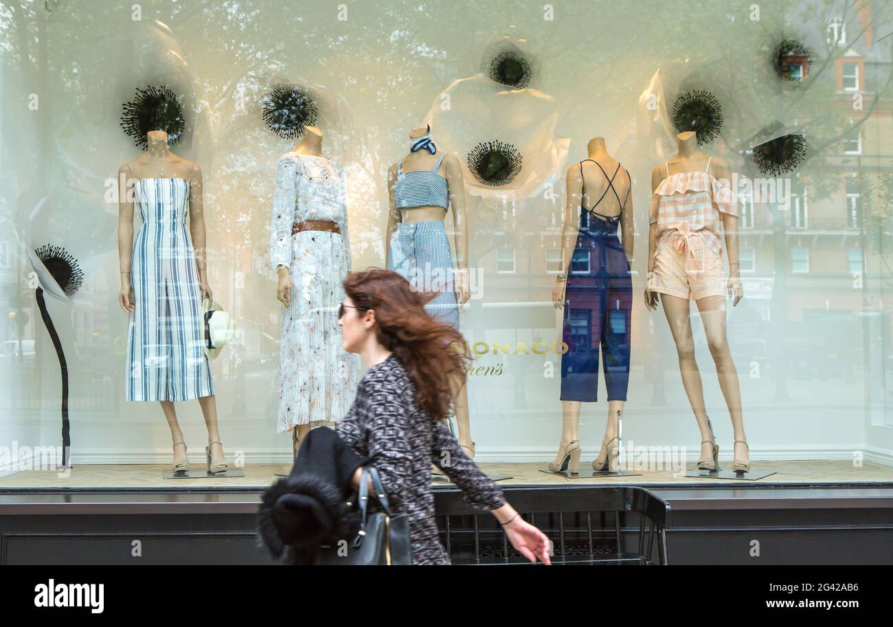 UNITED KINGDOM. ENGLAND. LONDON. CHELSEA. KING'S ROAD. CLUB MONACO SHOP ...