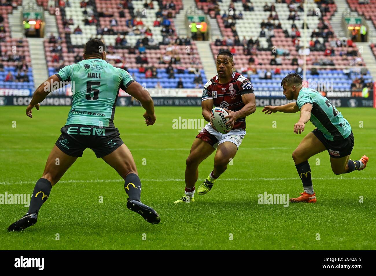 Willie Isa (11) of Wigan Warriors makes a break Stock Photo - Alamy
