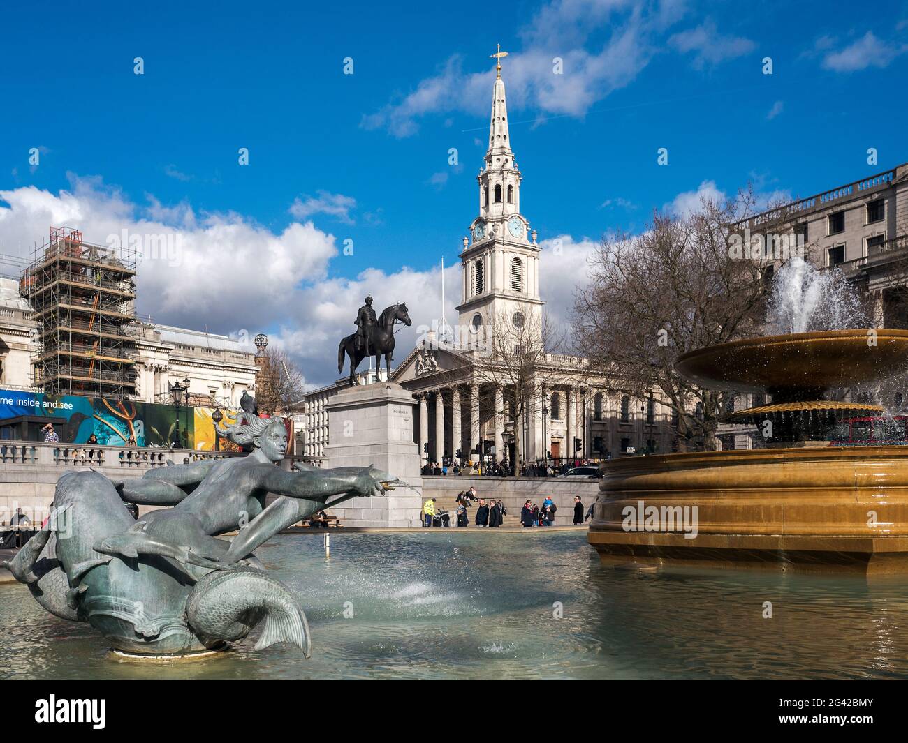 Trafalgar square water feature hi-res stock photography and images - Alamy