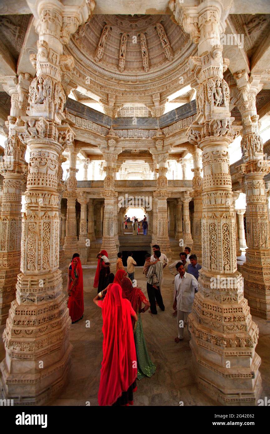 INDIA, RAJASTHAN, RANAKPUR, JAA¯N TEMPLE OF BHAGWAN ADINATH DEDICATED ...